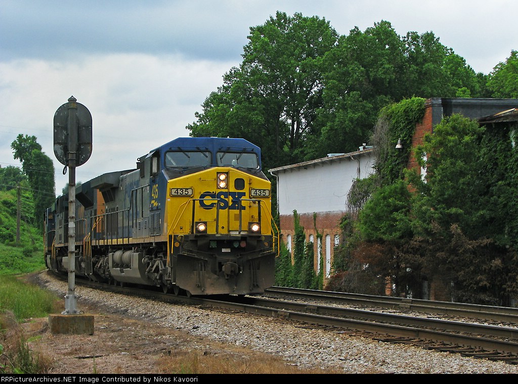 CSX Q616 passing the now overgrown factories at Fowler Junction.